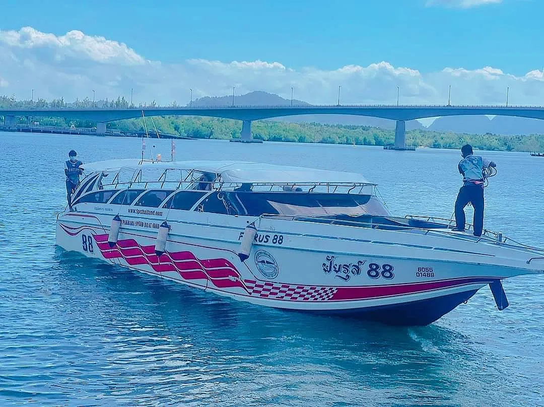 Koh Lipe Pattaya Beach To Koh Kradan (09:00 - 10:50) with Satun Pakbara ...