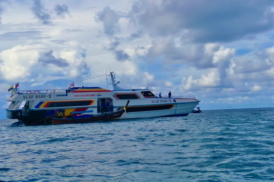 Kuah Jetty Langkawi To Koh Lipe Immigration Bundhaya Beach (09:15 - 09: ...